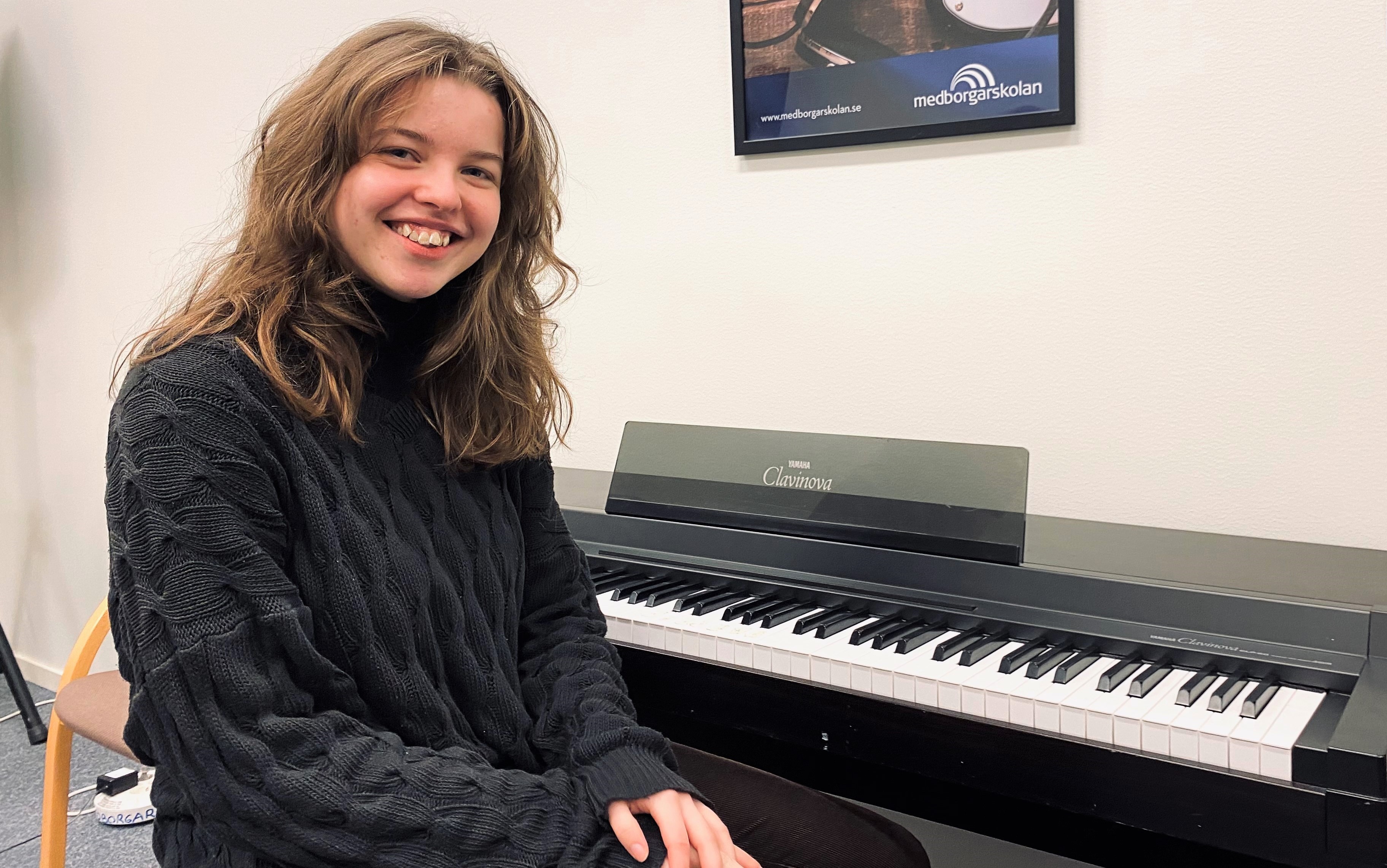 Katalin, 19, kursledare i piano – ”Att se människor upptäcka musiken är ...